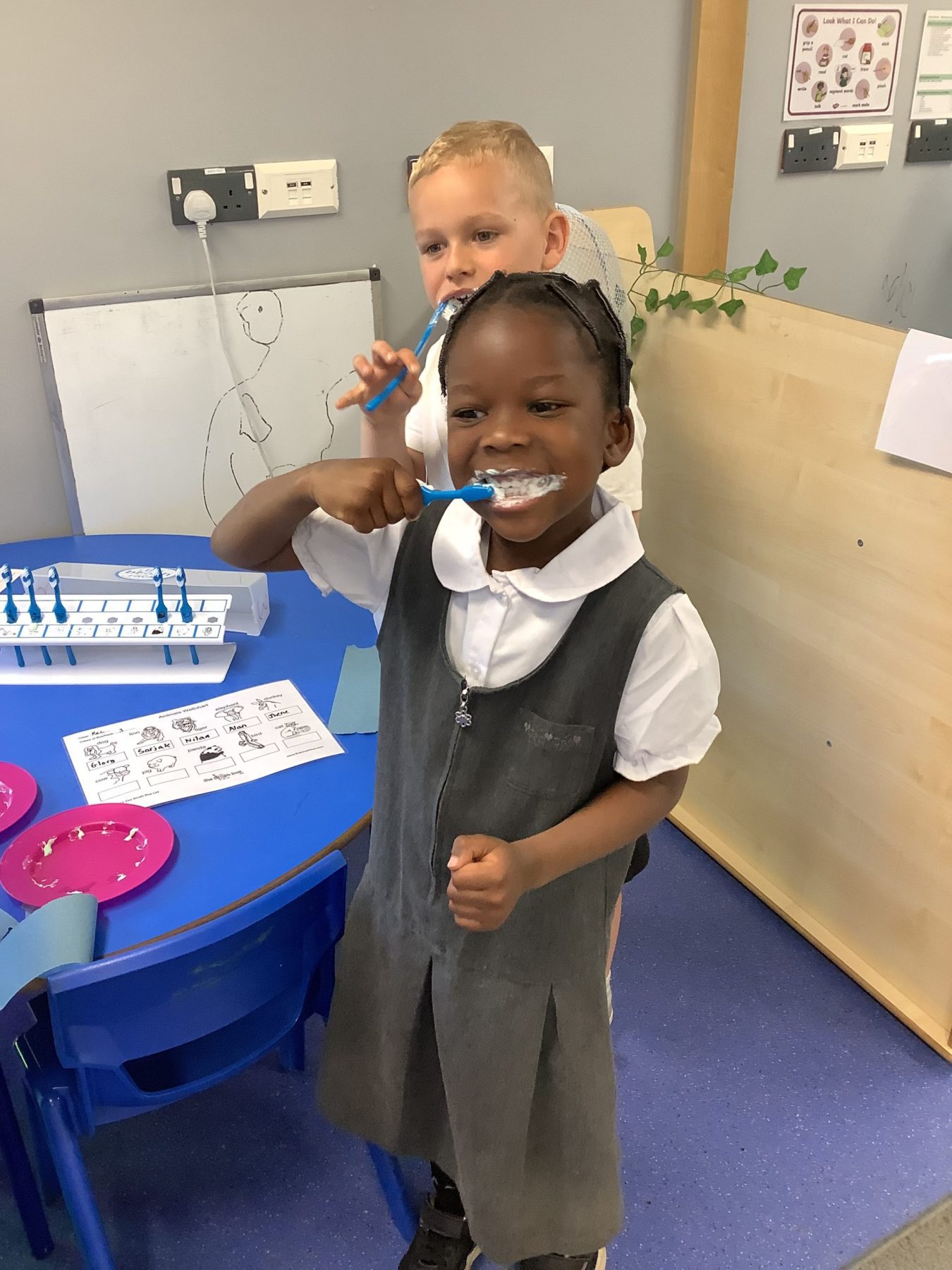 Early Years brush their teeth - Southwold Primary School - Nottingham